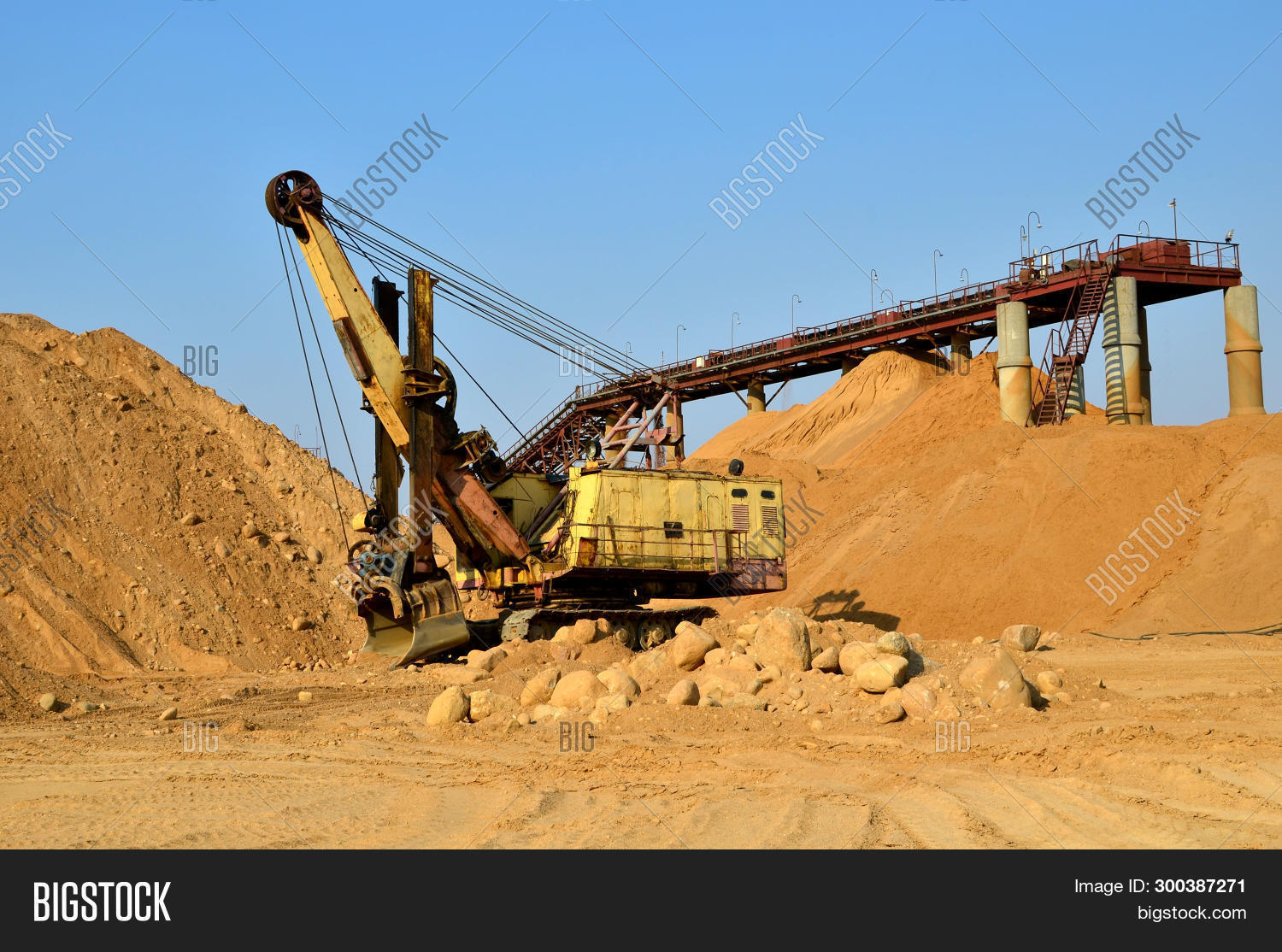 Large Excavator Quarry Image & Photo (Free Trial) | Bigstock