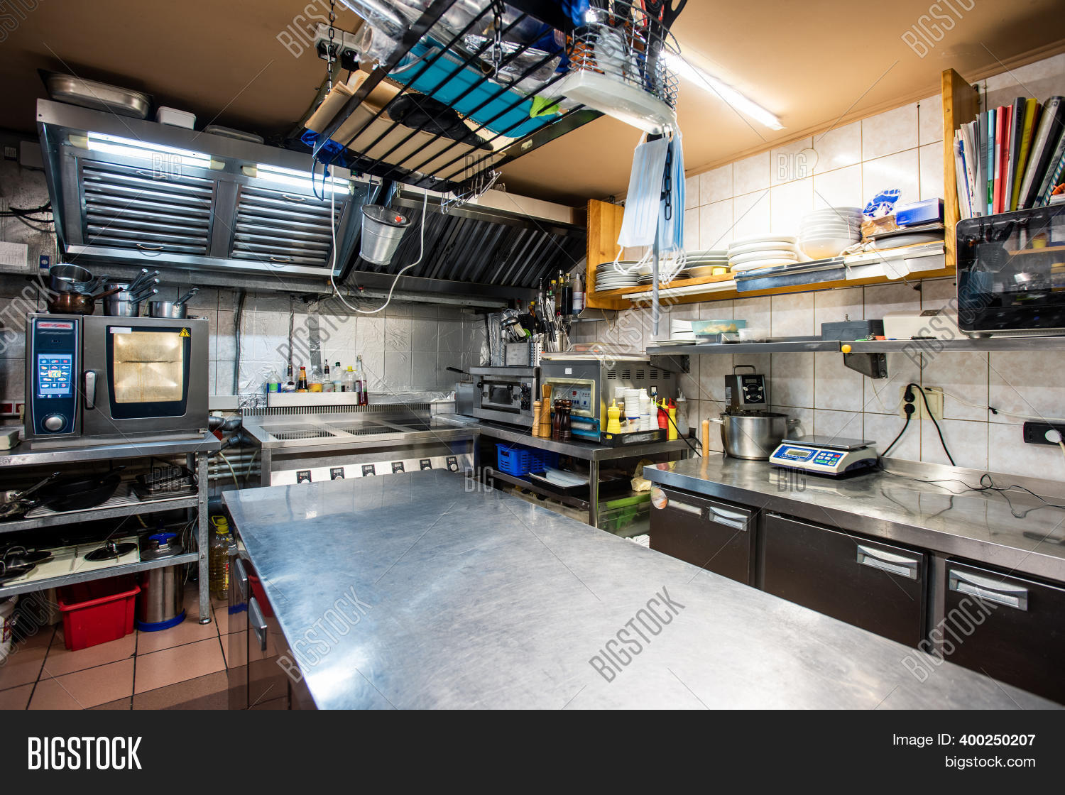 Interior Large Kitchen Image & Photo (Free Trial) | Bigstock