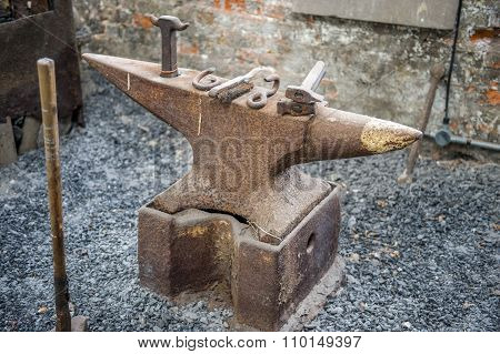 Anvil Image & Photo (Free Trial) | Bigstock