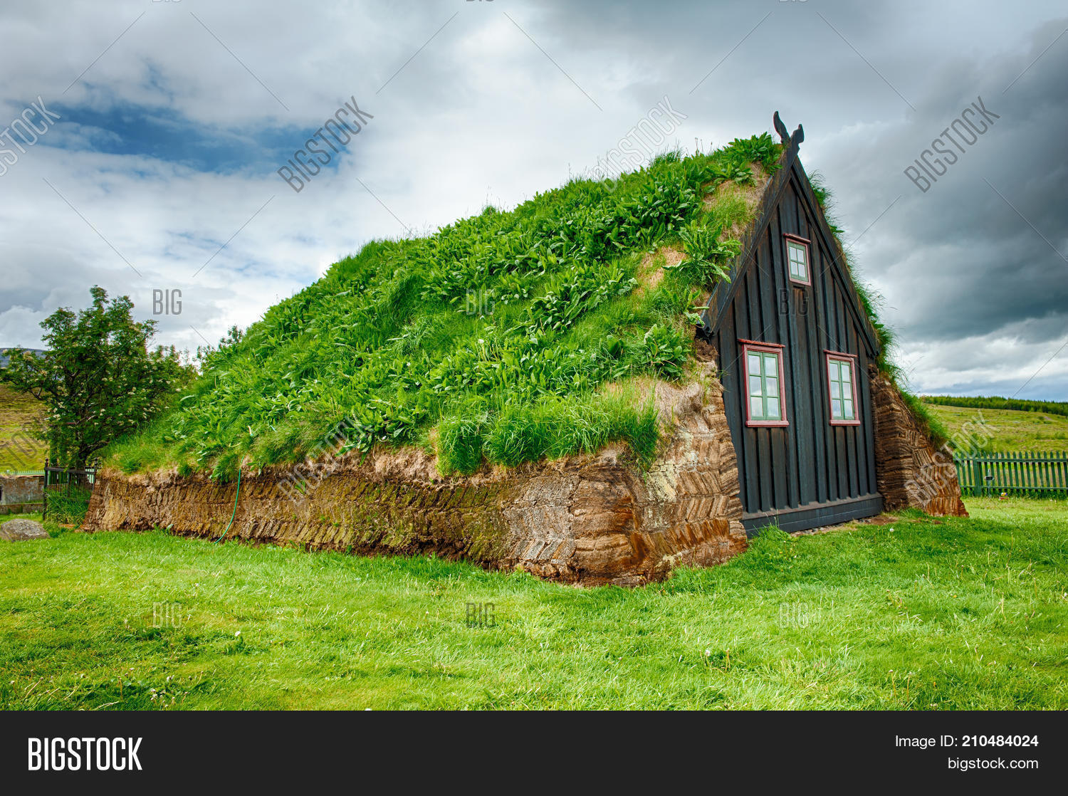 Traditional Turf House Image & Photo (Free Trial) | Bigstock