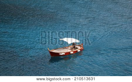 Single Boat/vessel Image & Photo (Free Trial) | Bigstock
