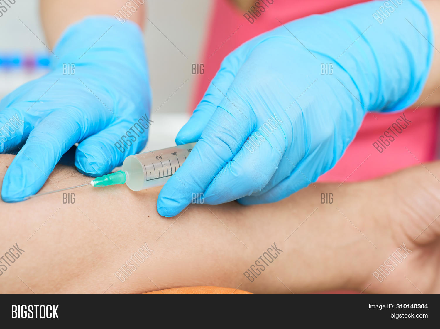Nurse Syringe Her Hand Image & Photo (Free Trial) | Bigstock