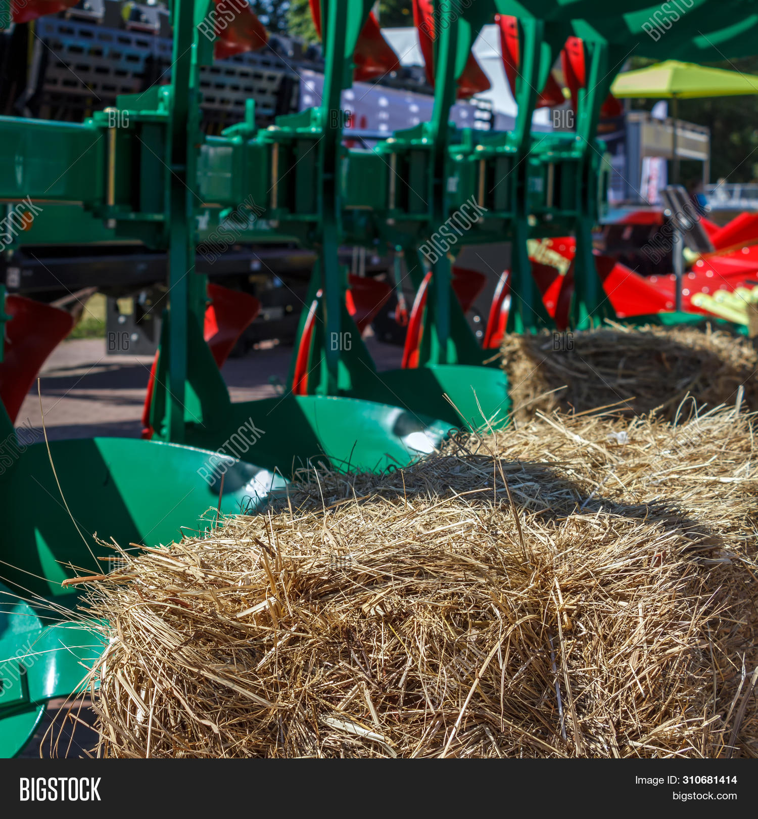 Mechanisms Tractor Image & Photo (Free Trial) | Bigstock