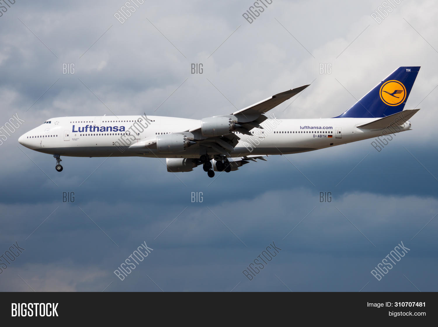 Lufthansa Boeing 747-8 Image & Photo (Free Trial) | Bigstock
