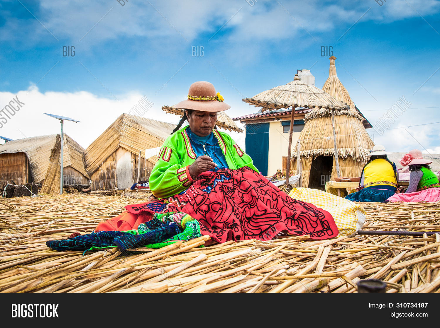 Imagen y foto Uros, Peru- Jan 5, (prueba gratis) | Bigstock