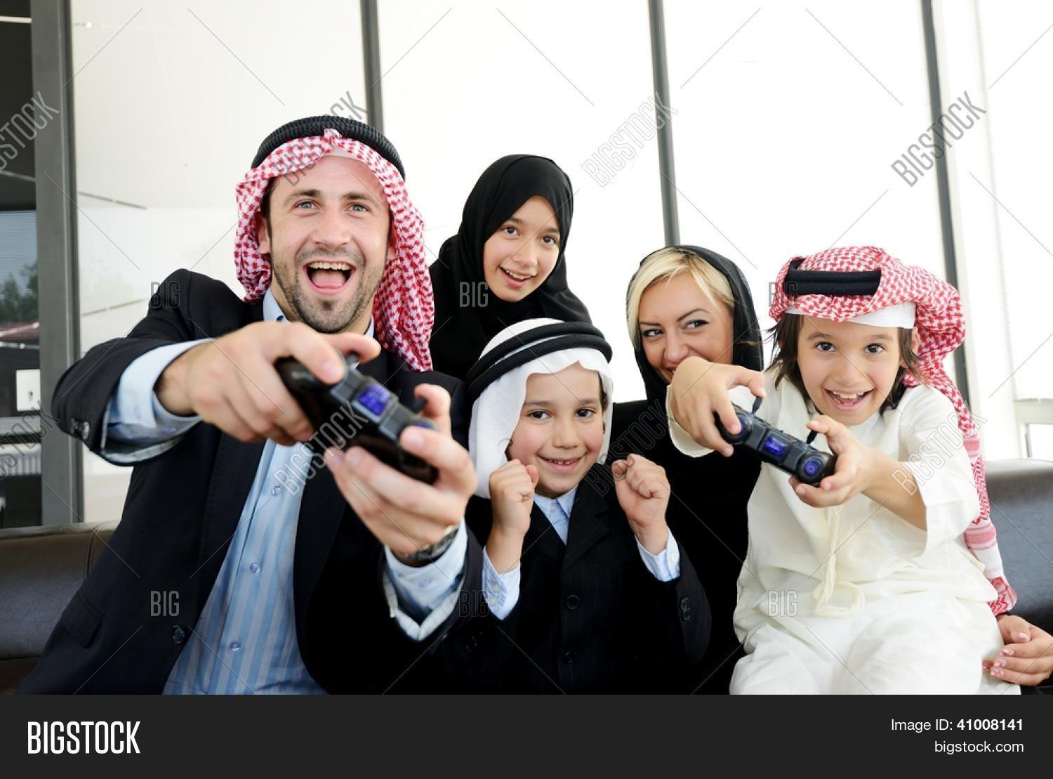 Happy Arabic Family Image & Photo (Free Trial) | Bigstock