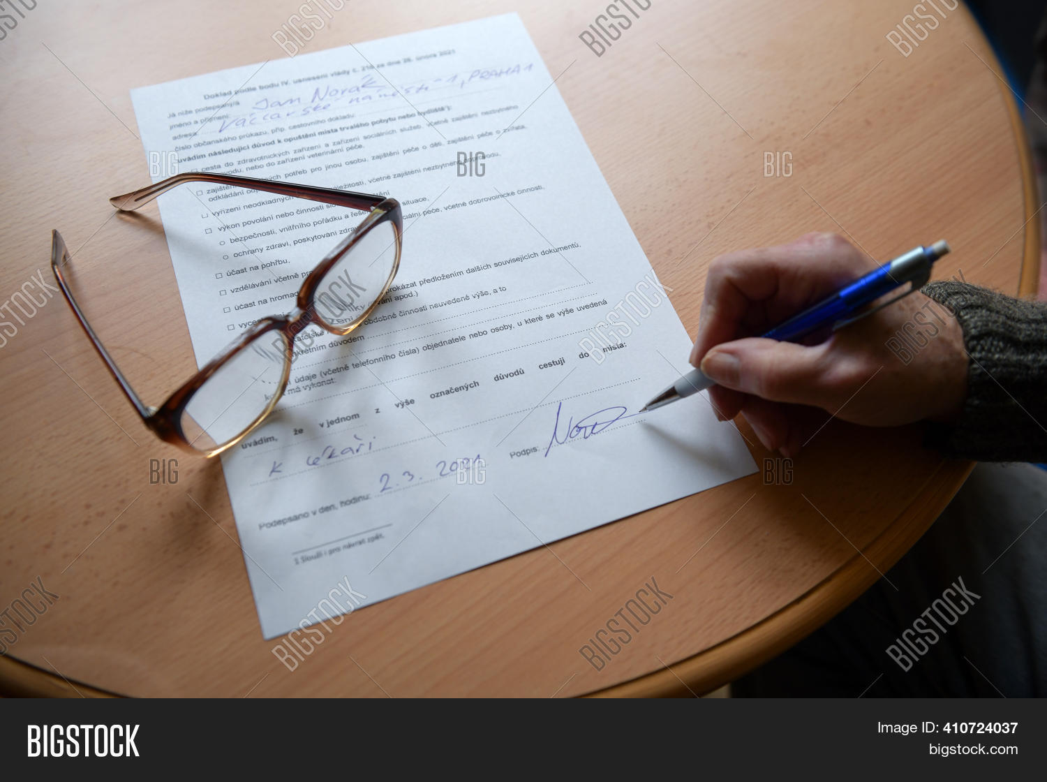 Man Filling Form - Image & Photo (Free Trial) | Bigstock