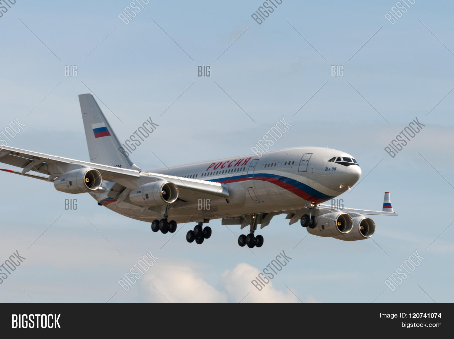 Ilyushin Il-96-300 Image & Photo (Free Trial) | Bigstock
