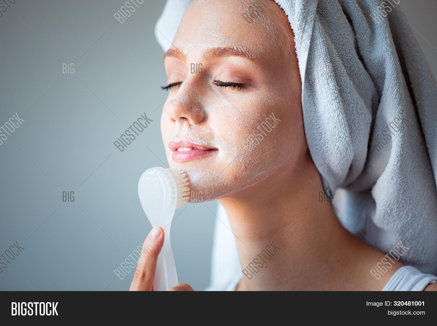 Woman Washing Cleaning Image & Photo (Free Trial) | Bigstock