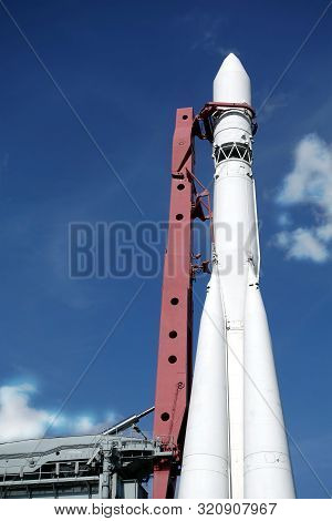 Spaceship On Launch Image & Photo (Free Trial) | Bigstock