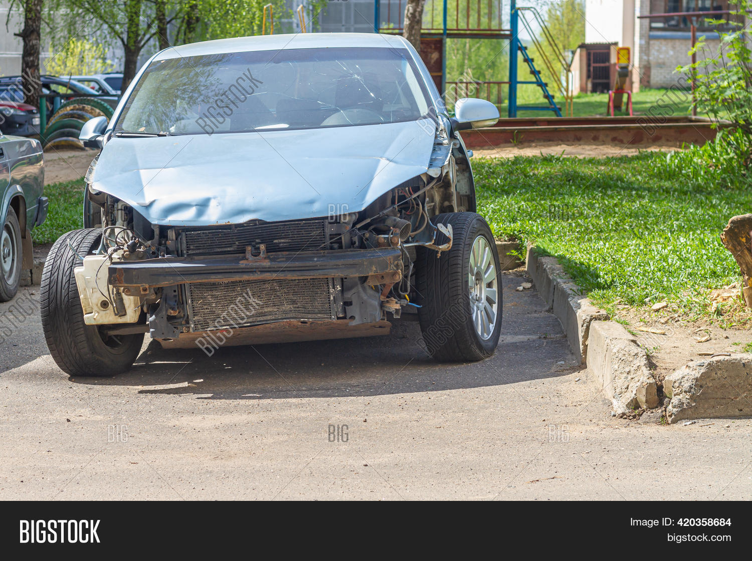 Car That Wrecked Image & Photo (Free Trial) | Bigstock