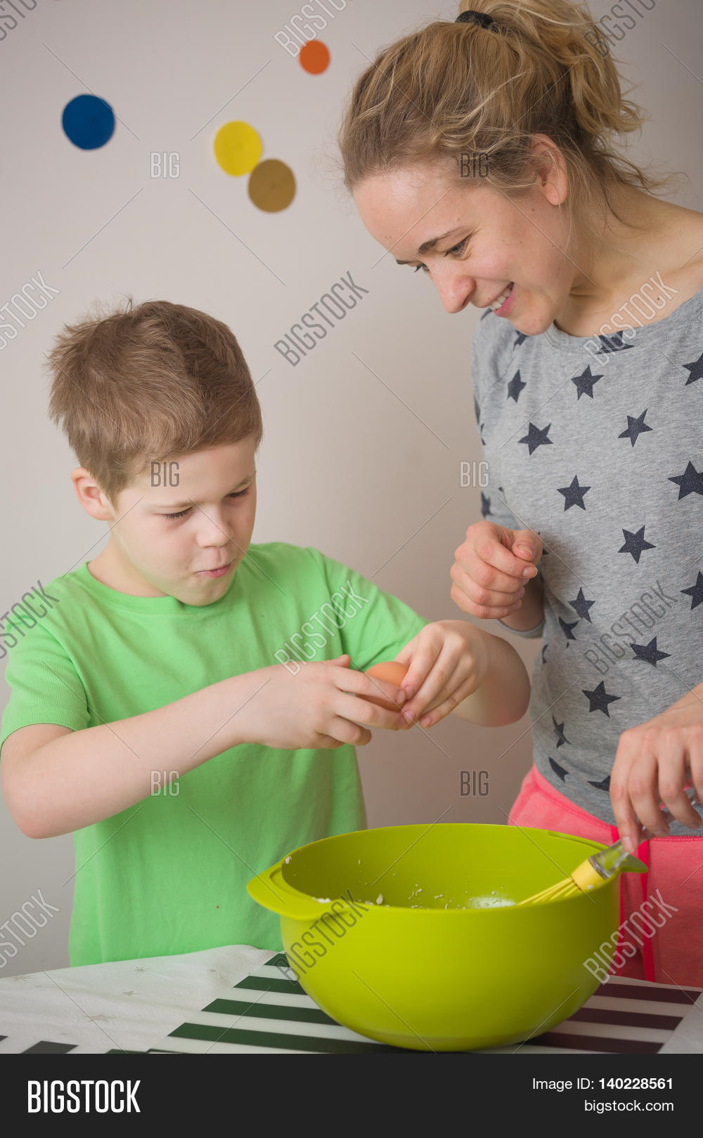 Mother Her Cute 图片和照片（免费试用） | Bigstock