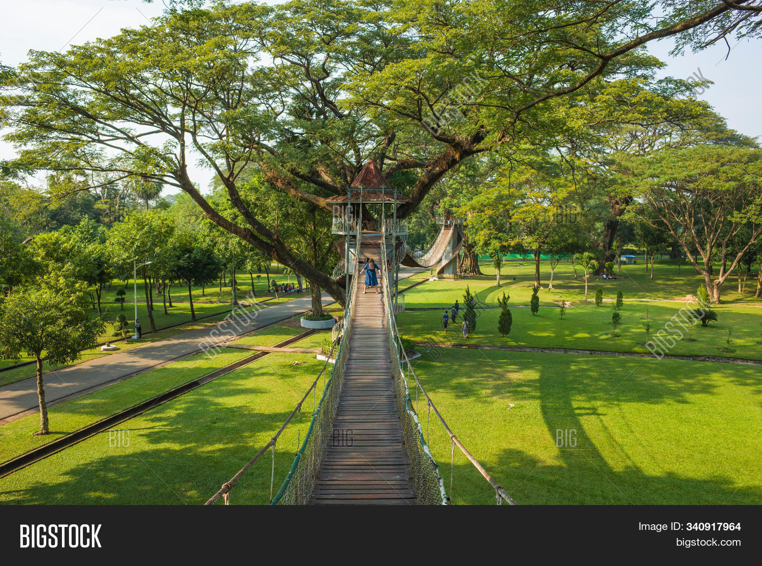 Girls Scared Heights Image & Photo (Free Trial) | Bigstock