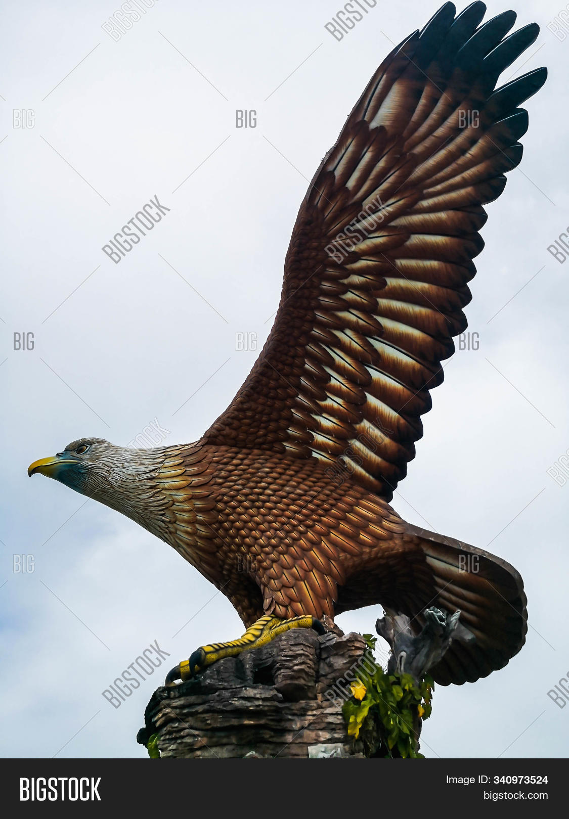 Side View Eagle Statue Image & Photo (Free Trial) | Bigstock