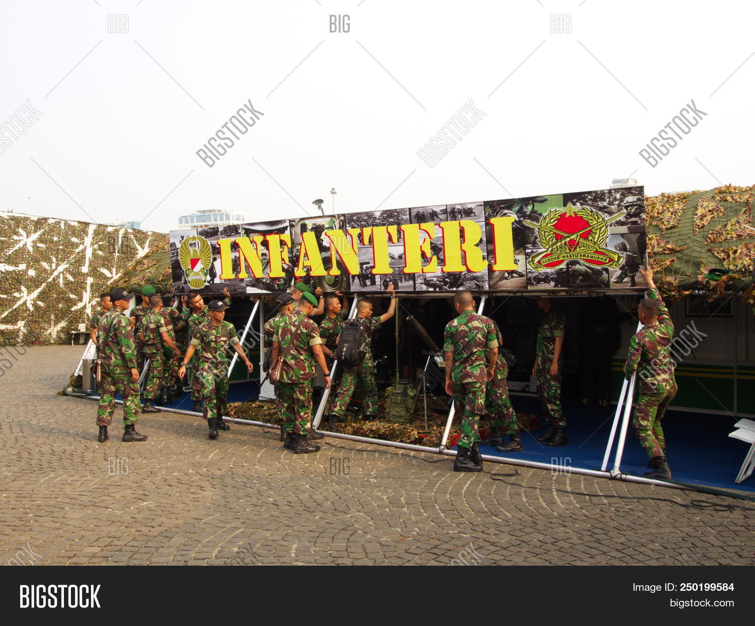 Army Tank Tugu Monumen Image & Photo (Free Trial) | Bigstock