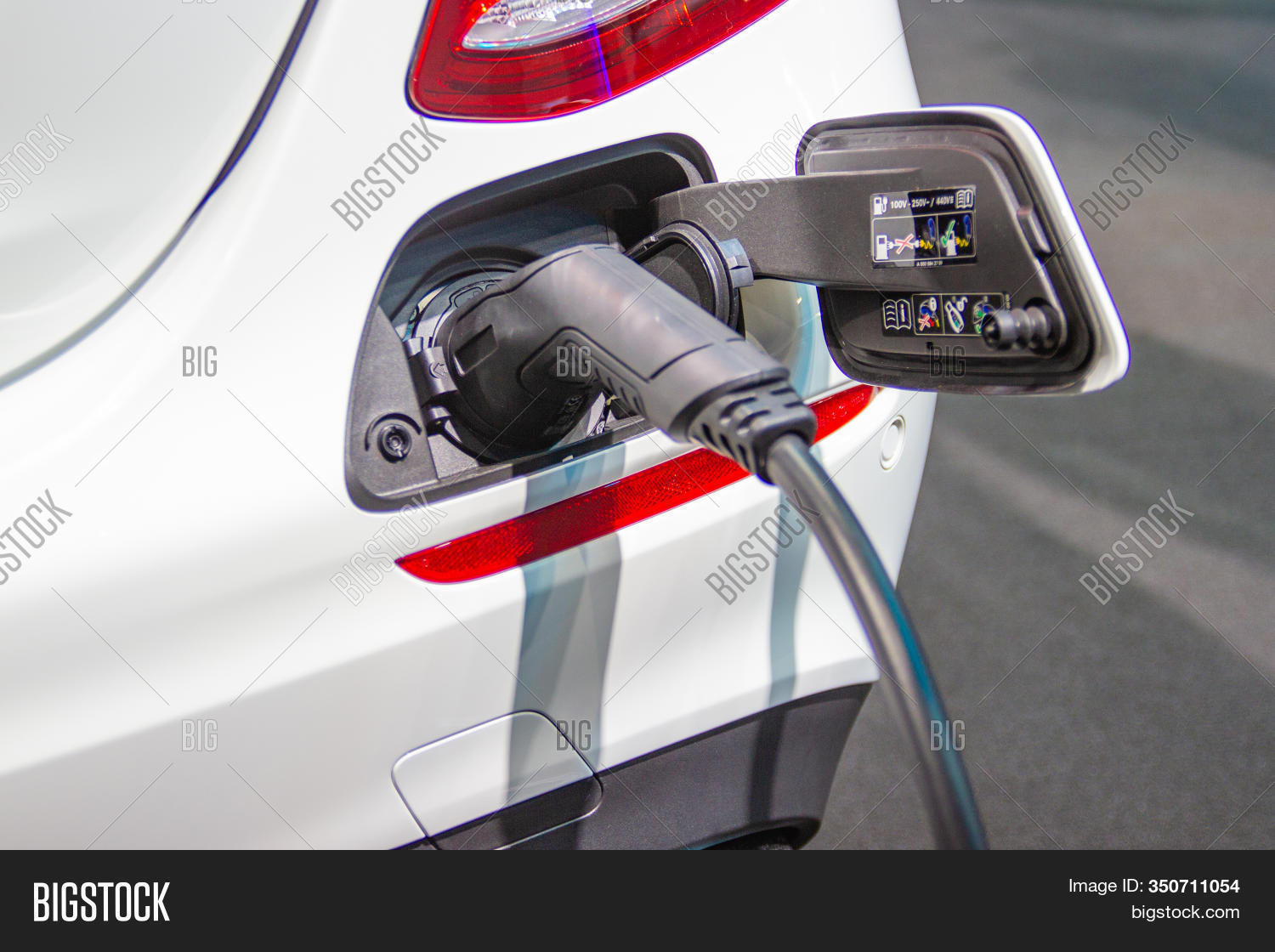 Charging Battery Car Image & Photo (Free Trial) | Bigstock
