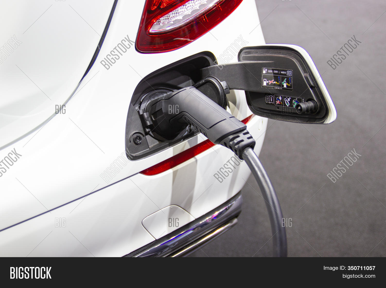 Charging Battery Car Image & Photo (Free Trial) | Bigstock
