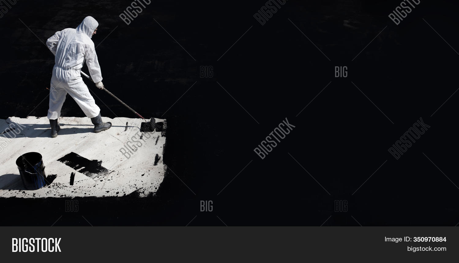 Worker Overlay Tar On Image & Photo (Free Trial) | Bigstock