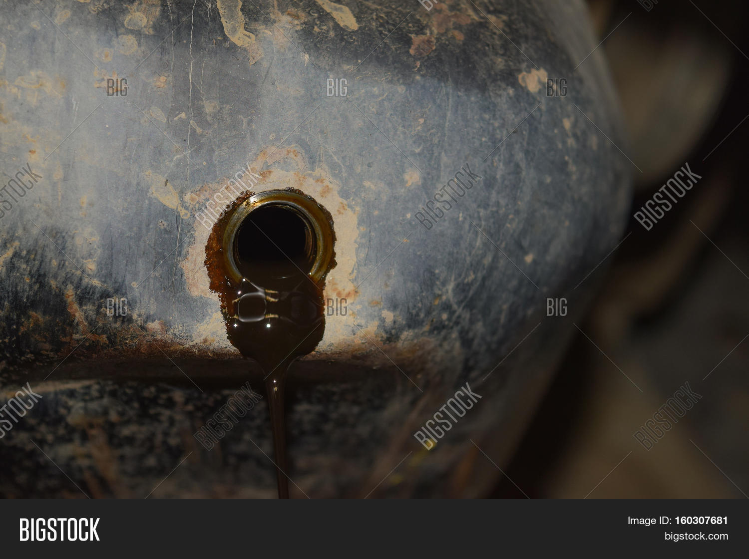 Drain Old Oil Engine Image & Photo (Free Trial) | Bigstock