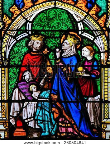 King Queen Praying Image & Photo (Free Trial) | Bigstock