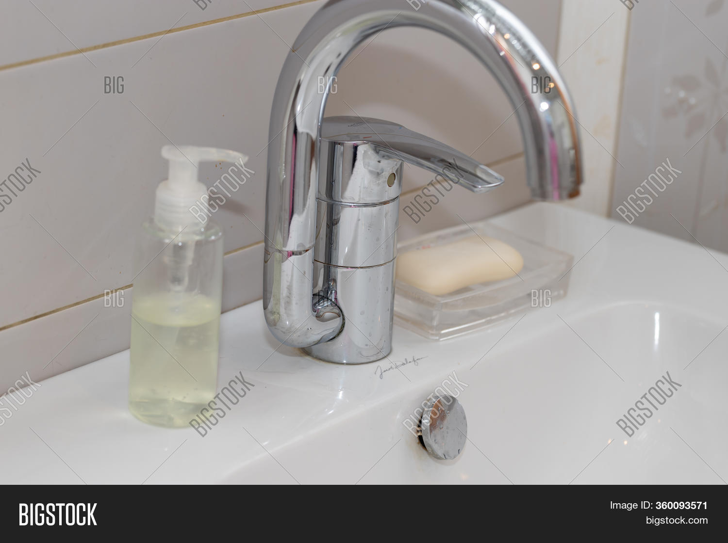 Modern Hand Wash Basin Image & Photo (Free Trial) | Bigstock