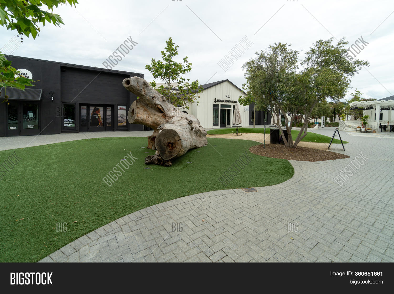 Empty Outdoor Shopping Image & Photo (Free Trial) | Bigstock