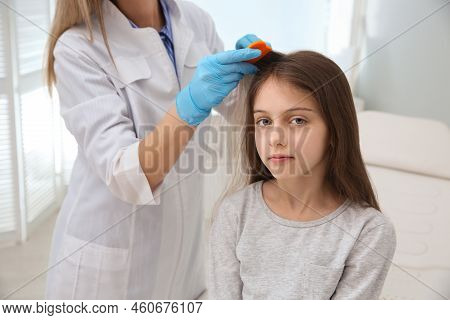 Doctor Using Nit Comb Image & Photo (Free Trial) | Bigstock