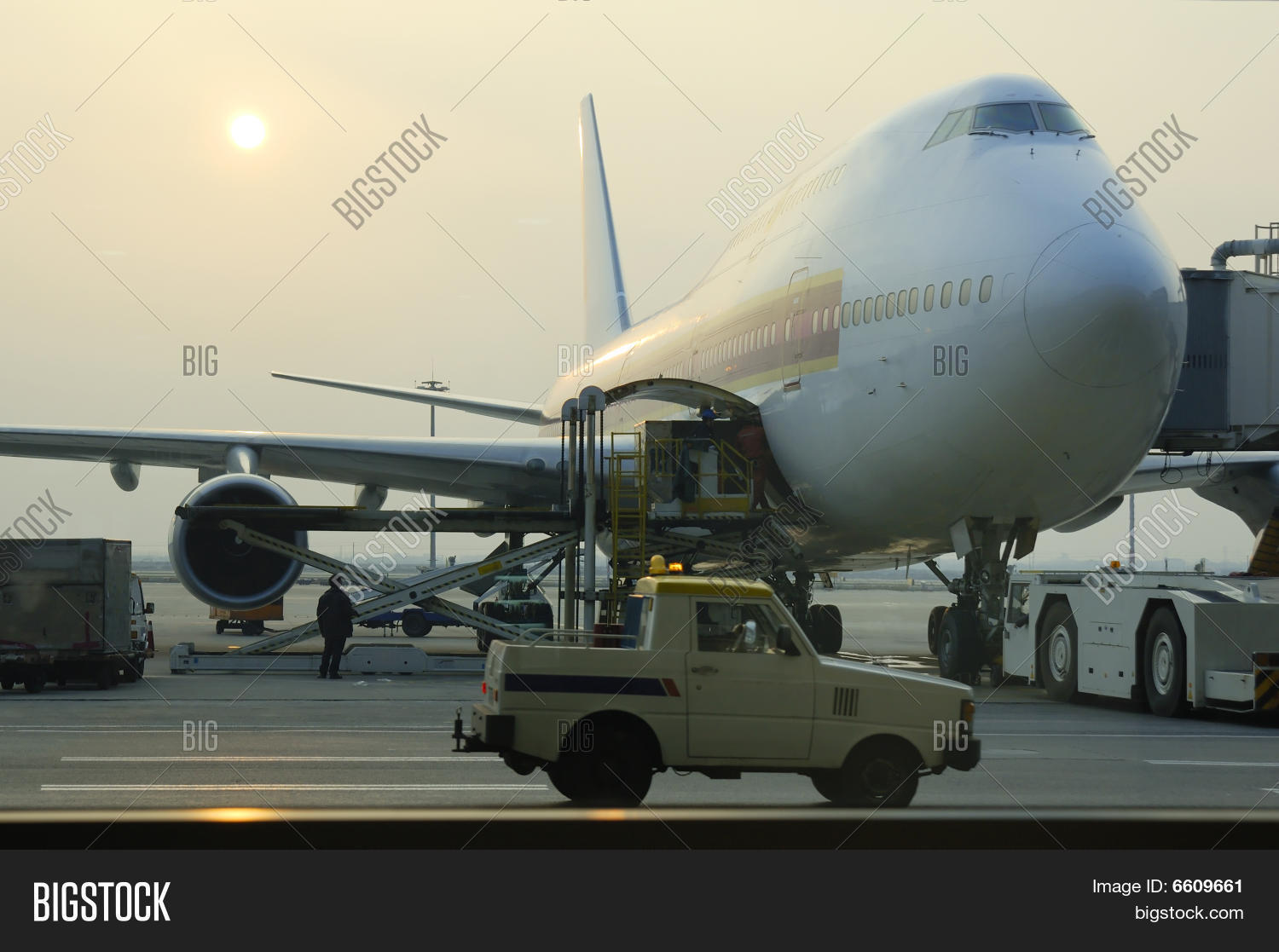 Loading Cargo Airplane Image & Photo (Free Trial) | Bigstock