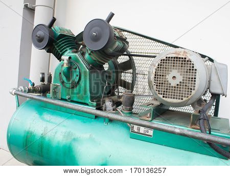 Triple Cylinder Image & Photo (Free Trial) | Bigstock