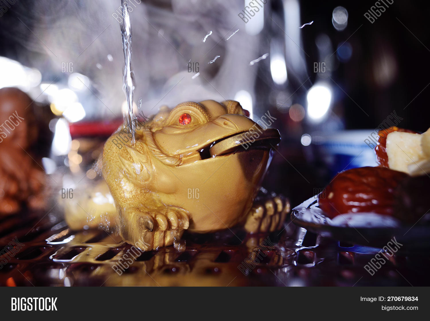 Three-toothed Tea Toad Image & Photo (Free Trial) | Bigstock