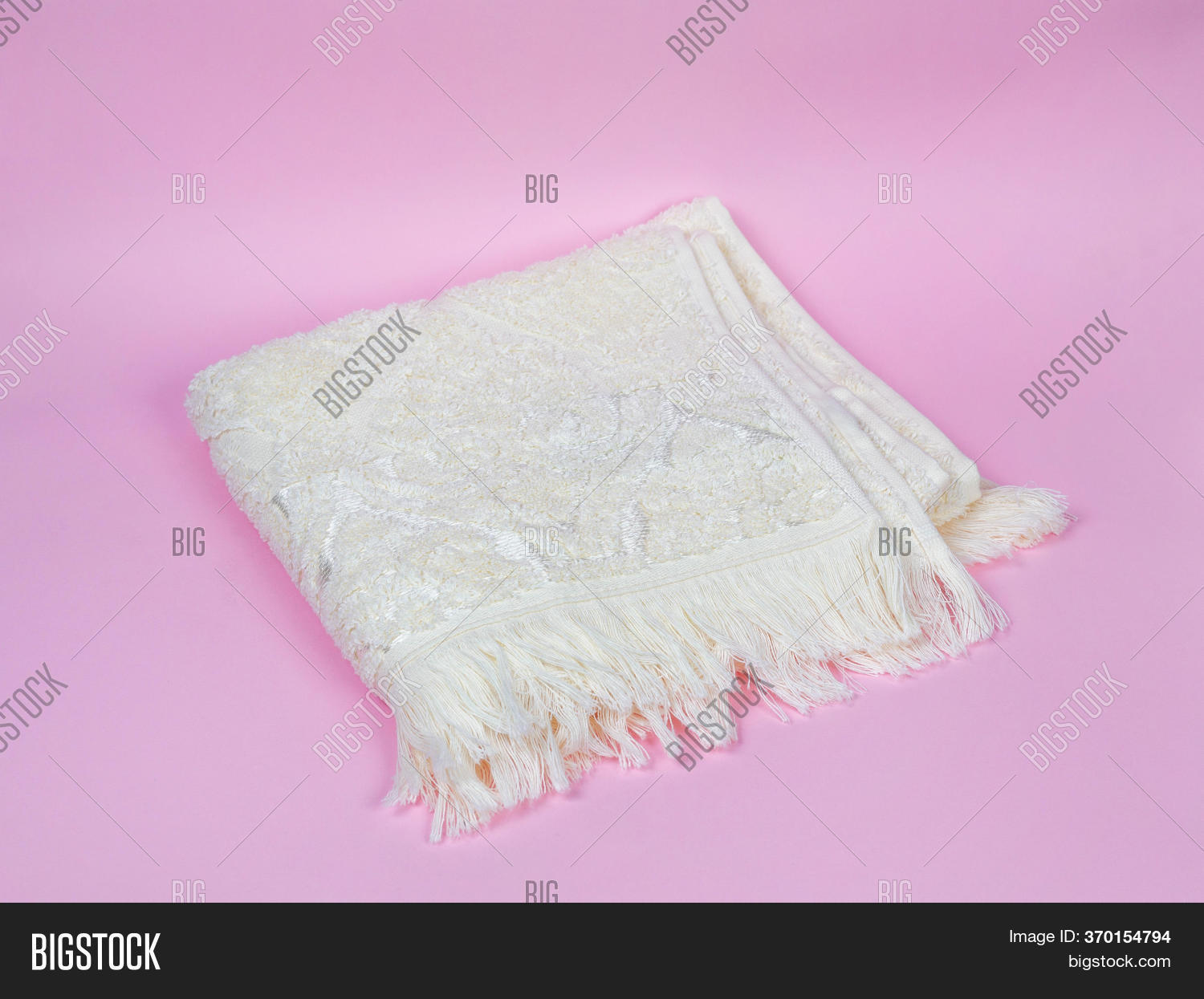 Cream-colored Towel Image & Photo (Free Trial) | Bigstock