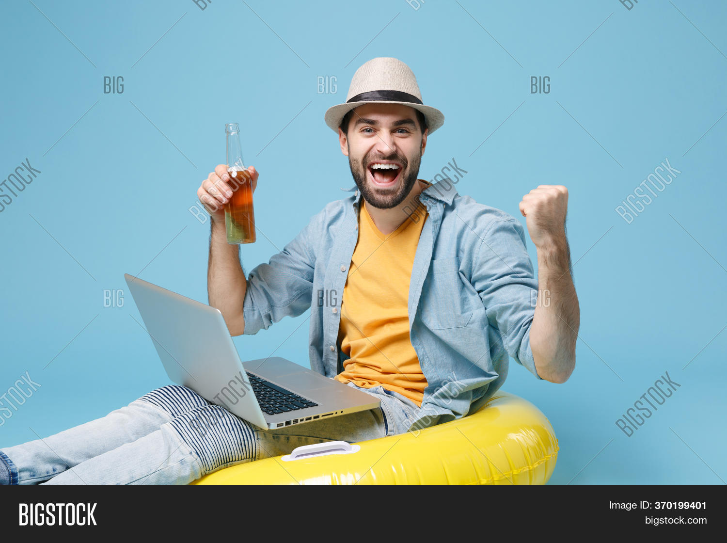 Happy Traveler Tourist Image & Photo (Free Trial) | Bigstock