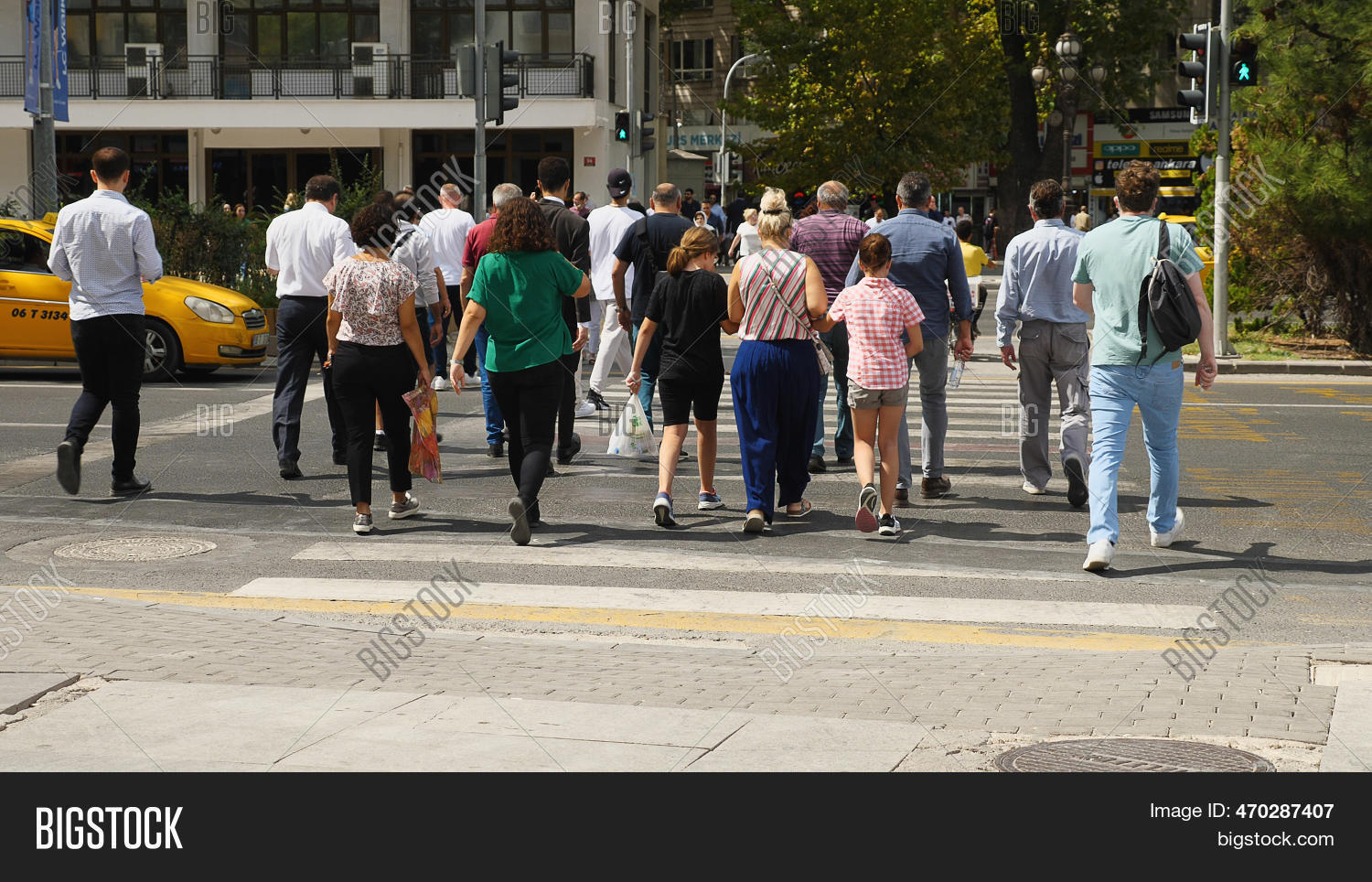 Crowd People Crossing Image & Photo (Free Trial) | Bigstock