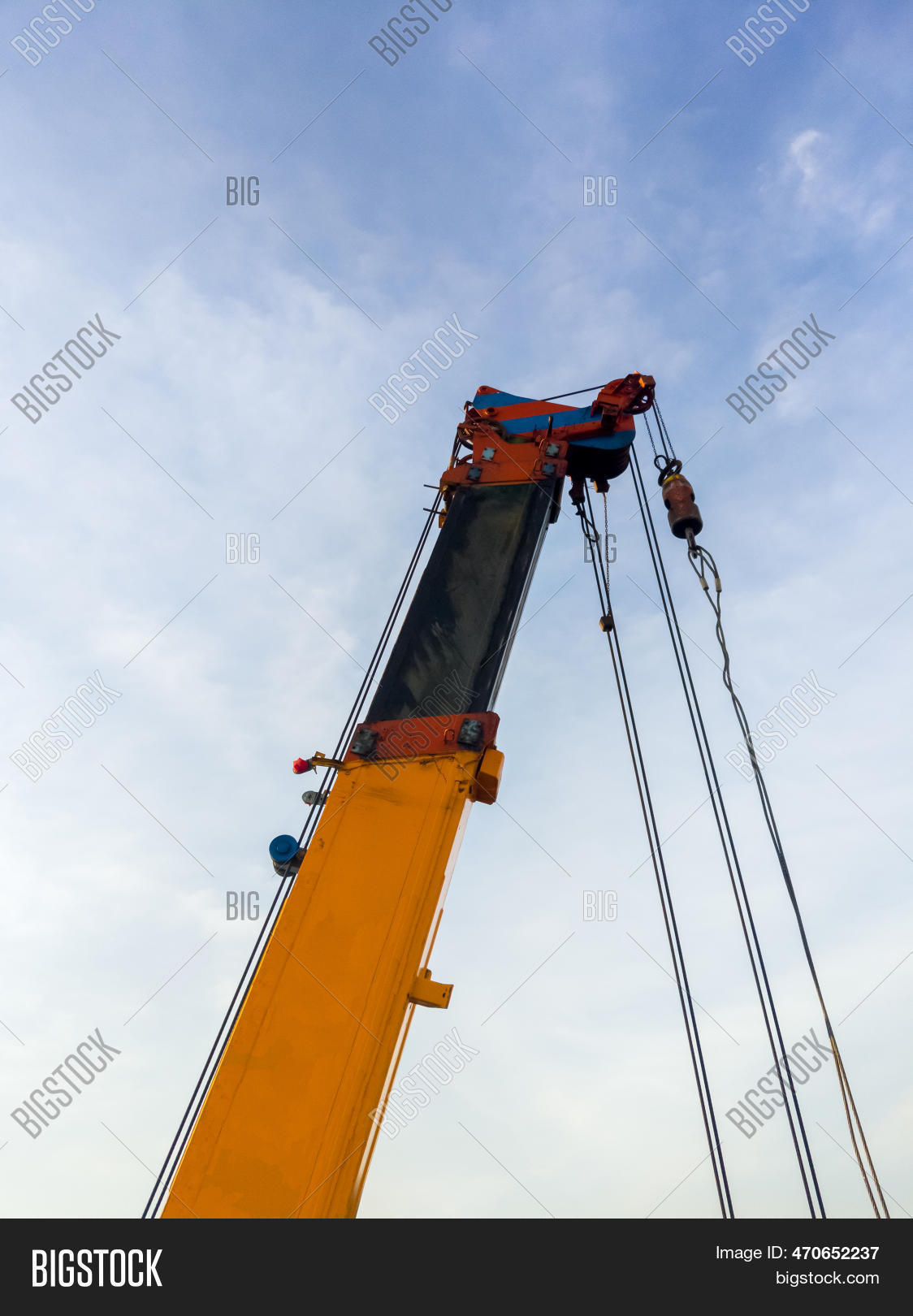 Long Boom Metal Sling Image & Photo (Free Trial) | Bigstock