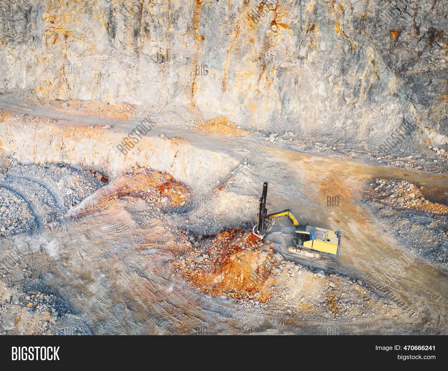 Excavator Digging Pit Image & Photo (Free Trial) | Bigstock