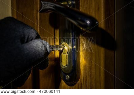 Thief Tries Open Lock Image & Photo (Free Trial) | Bigstock