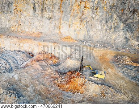 Excavator Digging Pit Image & Photo (Free Trial) | Bigstock