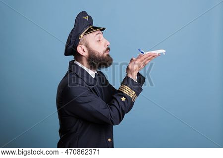 Airplane Captain Image & Photo (Free Trial) | Bigstock