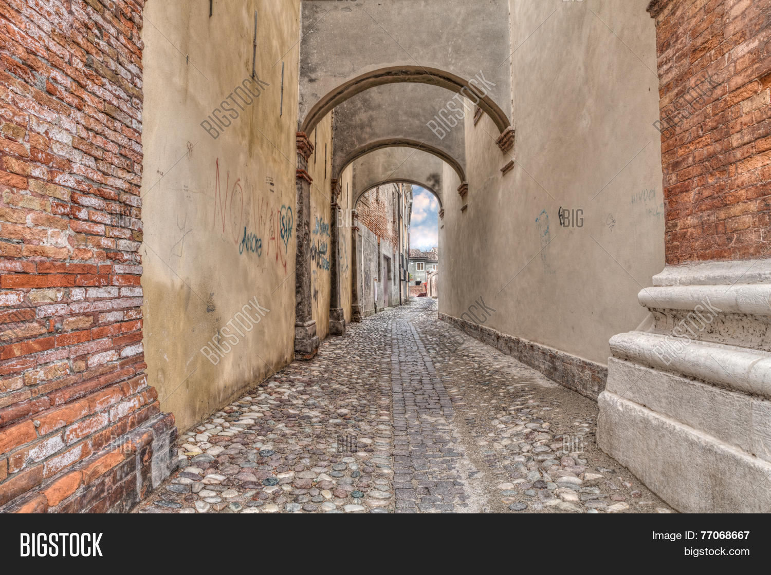 Alley Italian Old Town Image & Photo (Free Trial) | Bigstock