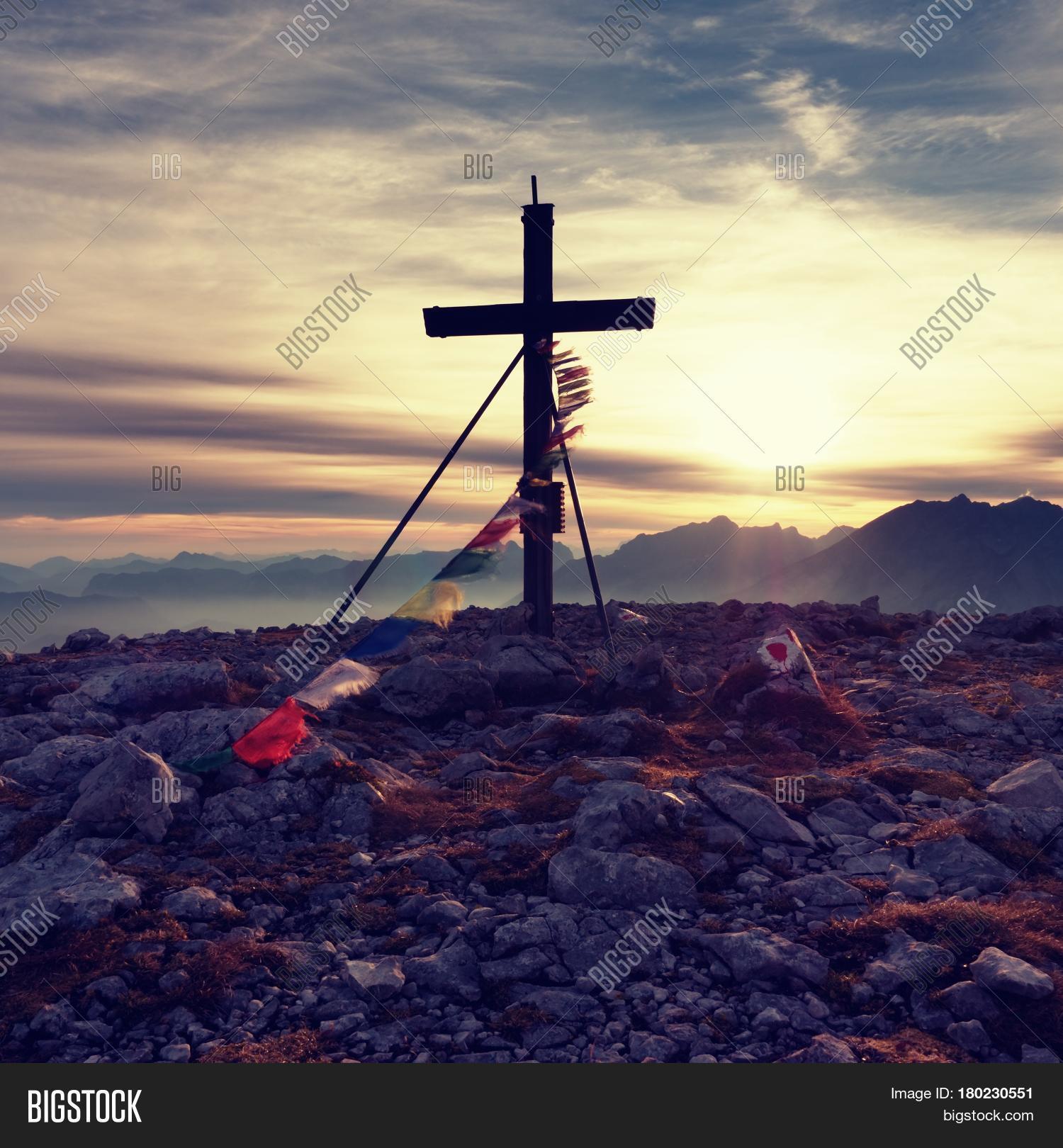 Big Wooden Cross Image & Photo (Free Trial) | Bigstock