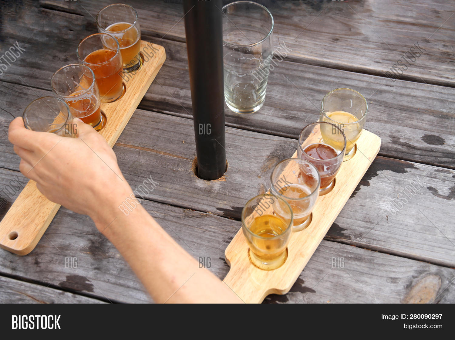 Imagen y foto Male Hand Reaching (prueba gratis) | Bigstock