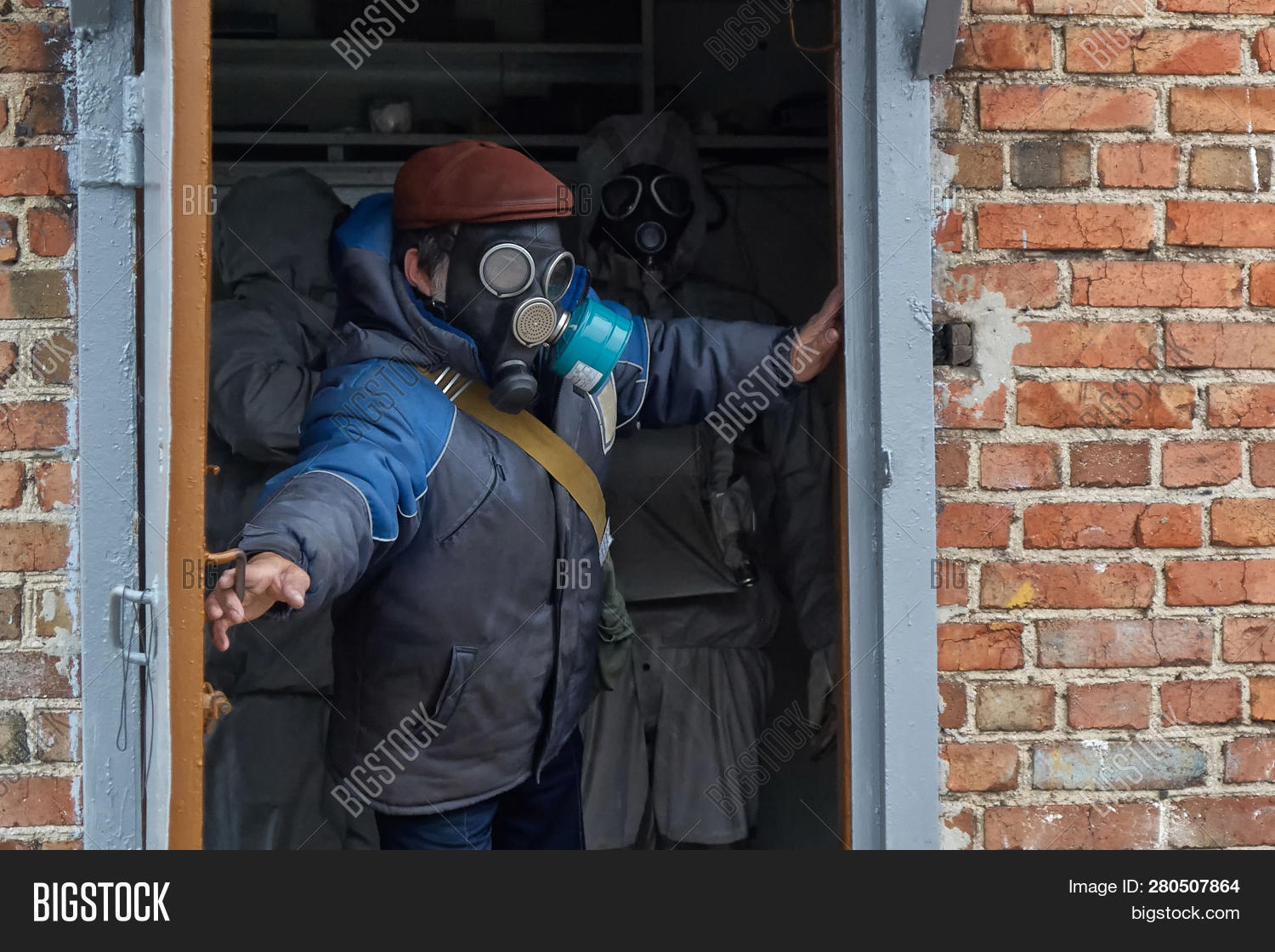 People Gas Masks Image & Photo (Free Trial) | Bigstock