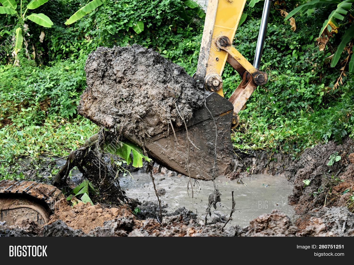Detail Backhoe Dig Image & Photo (Free Trial) | Bigstock