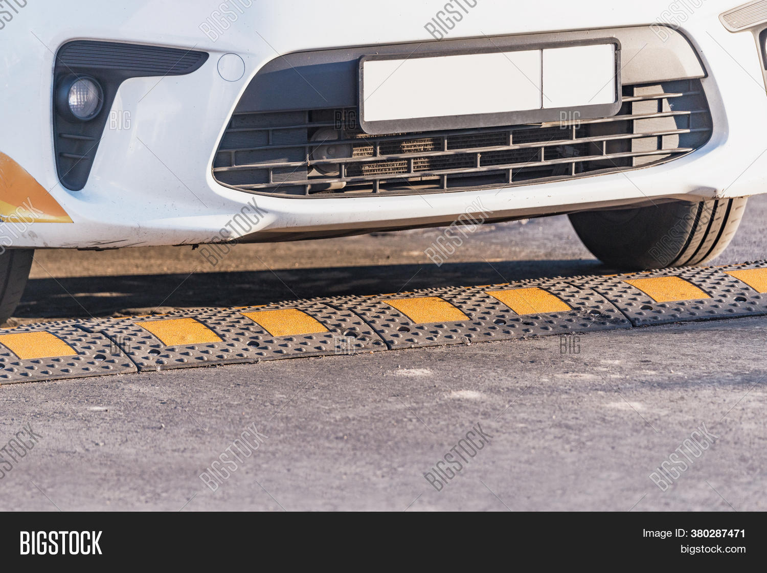 Car Approaches Traffic Image & Photo (Free Trial) | Bigstock