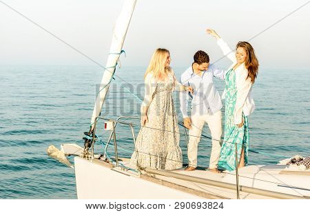 Imagen y foto Best Friends (prueba gratis) | Bigstock