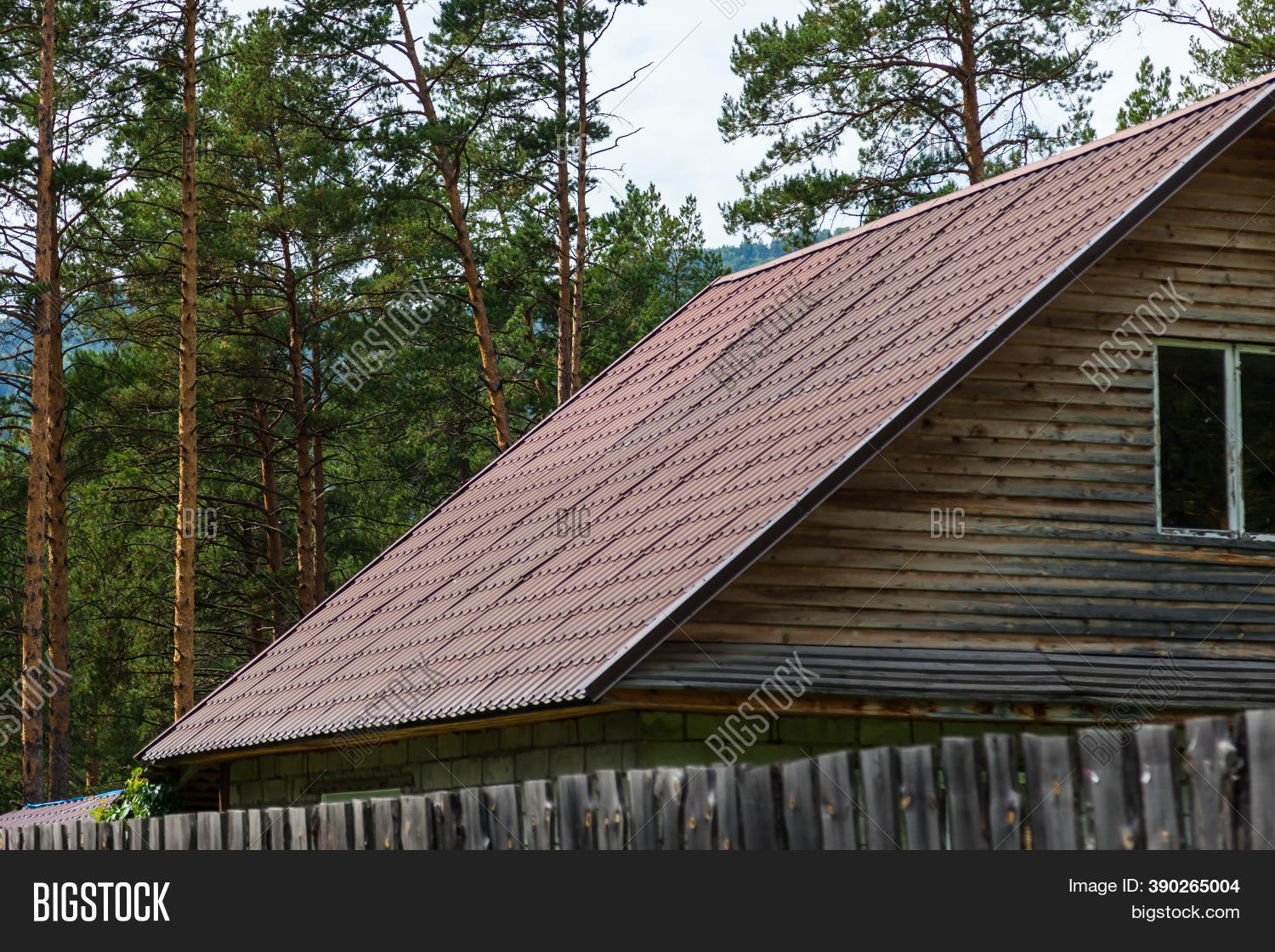Roof Old Wooden House Image & Photo (Free Trial) | Bigstock