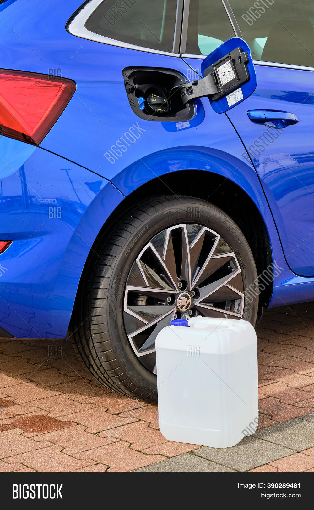 Close White Canister Image & Photo (Free Trial) | Bigstock