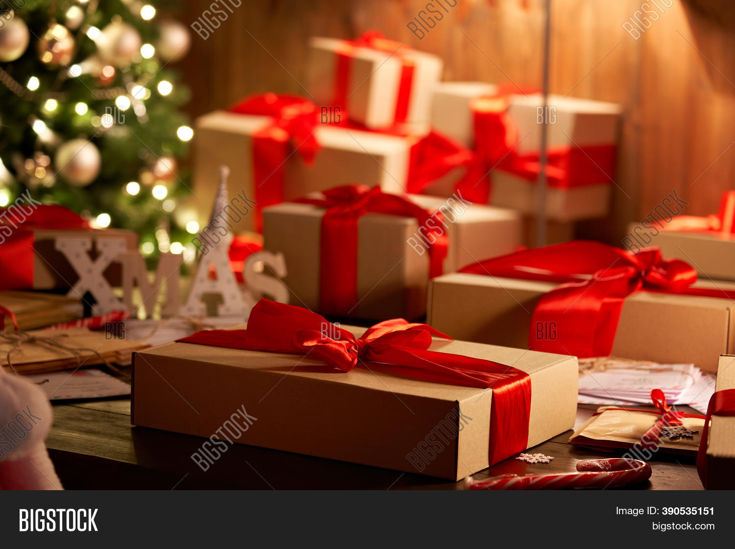 Merry Christmas Gift Image & Photo (Free Trial) | Bigstock