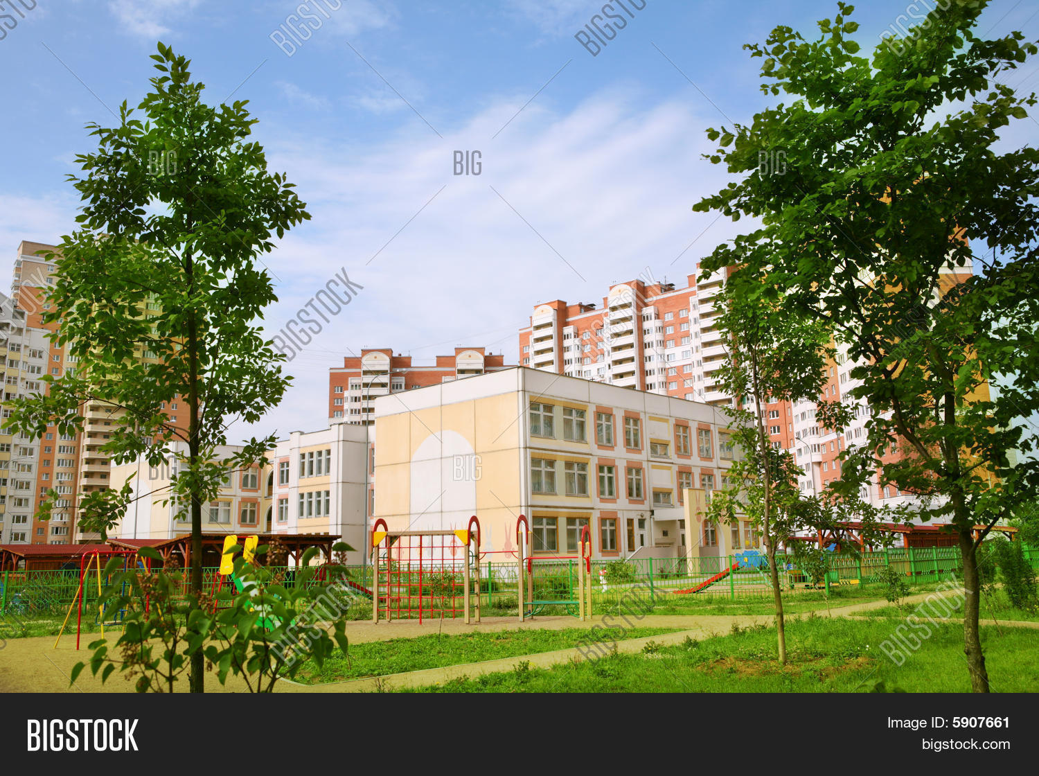 Usual Moscow Courtyard Image & Photo (Free Trial) | Bigstock