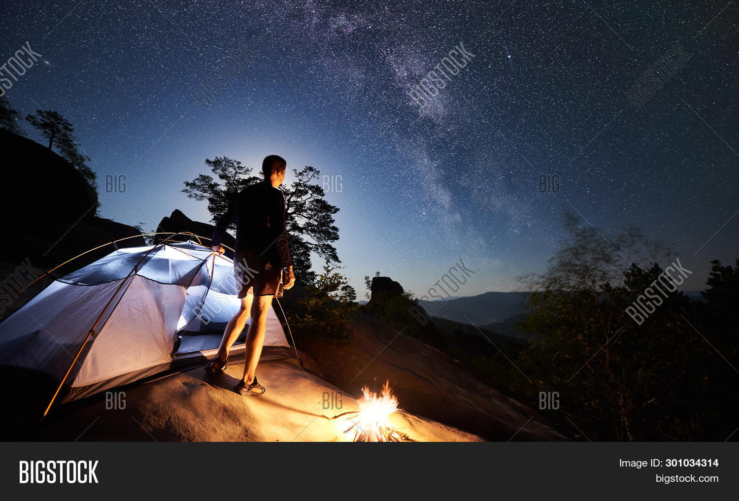 Back View Tourist Man Image & Photo (Free Trial) | Bigstock